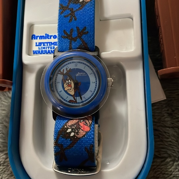 Warner Bros. | Accessories | Vintage Looney Tunes Tasmanian Devil Watch ...